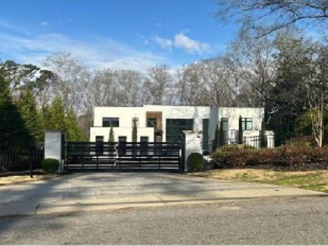 Moores Mill Rd NW