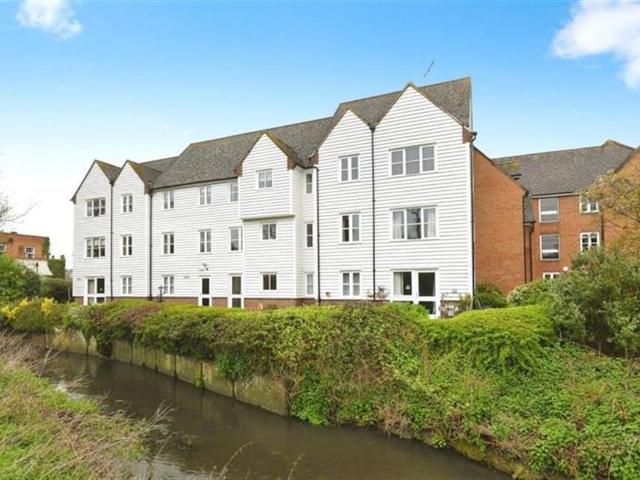 Moorfield Court, Newland Street CM8, 1 bed flat to rent, £1,000 pcm | PrimeLocation