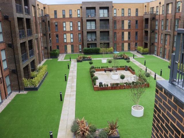 Moorfield Place, Farnborough GU14 1 bed apartment to rent £1,295 pcm £299 pw