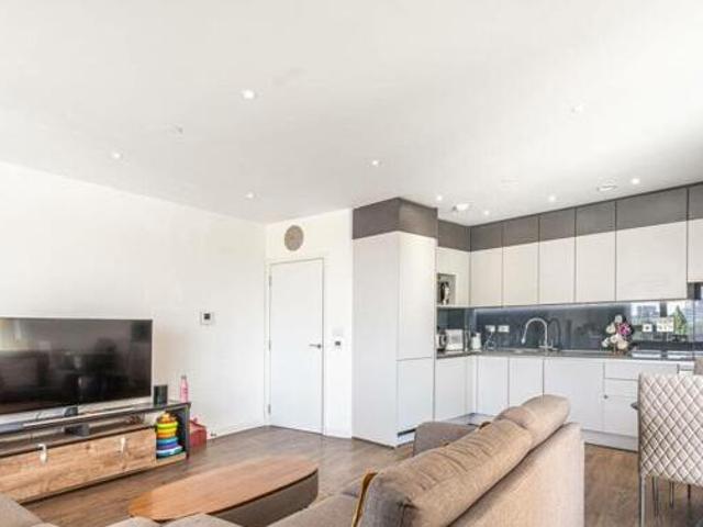 Moorhen Drive, Hendon, 2 Bedroom Flat