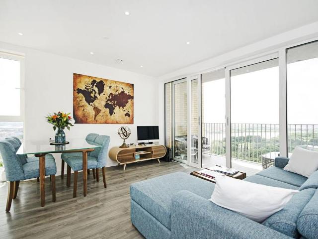 Moorhen Drive, Hendon, London, NW9 2 bed flat to rent £2,200 pcm £508 pw
