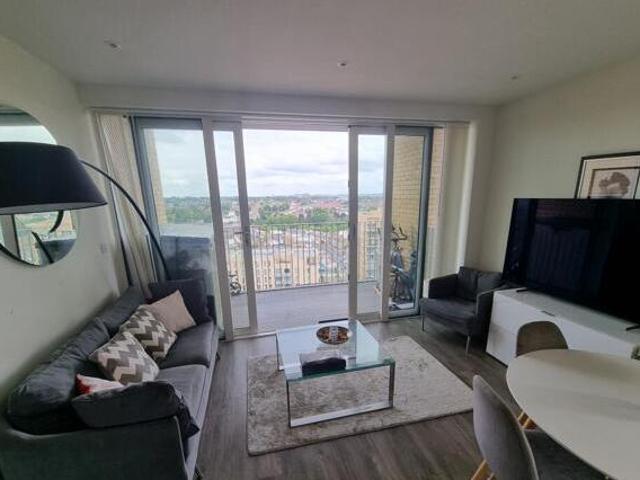 Moorhen Drive, London, 2 Bedroom Flat