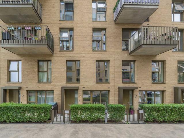 Moorhen Drive, London NW9, 3 bed flat to rent, £2,700 pcm | PrimeLocation