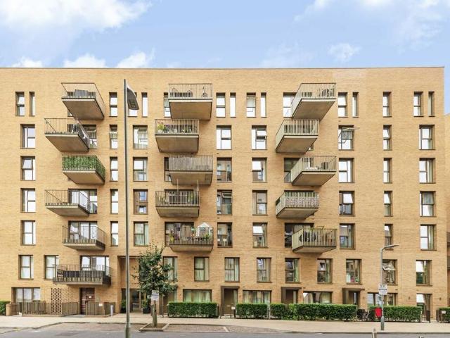 Moorhen Drive, London NW9 1 bed flat to rent £1,750 pcm £404 pw