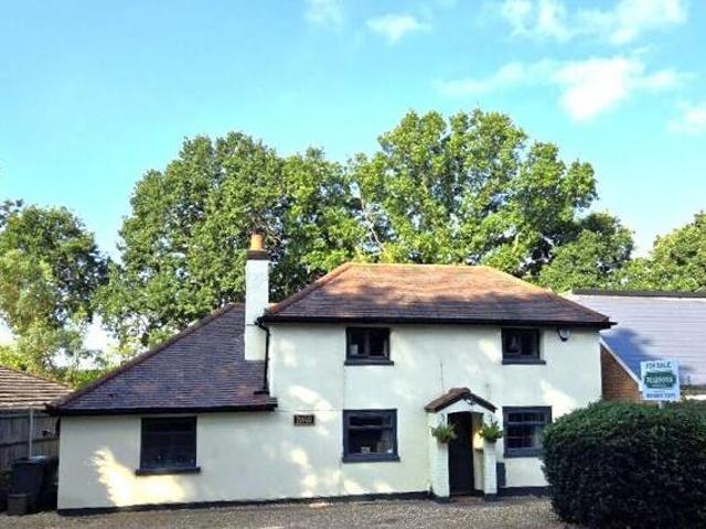 Moorhill Road, West End, 3 Bedroom Cottage