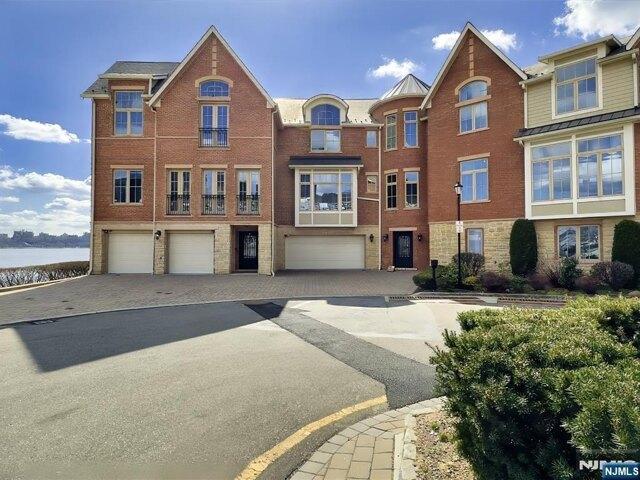 Moorings Ln, Edgewater, Home For Sale
