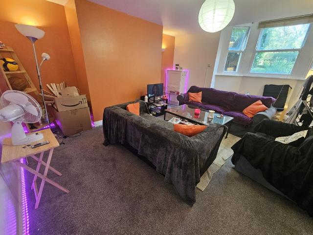 Moorland Avenue, Leeds 3 bed flat to rent £1,885 pcm £435 pw