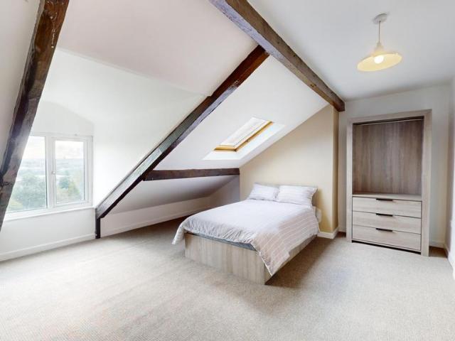 Moorland Avenue, Leeds LS6 4 bed flat to rent £2,600 pcm £600 pw
