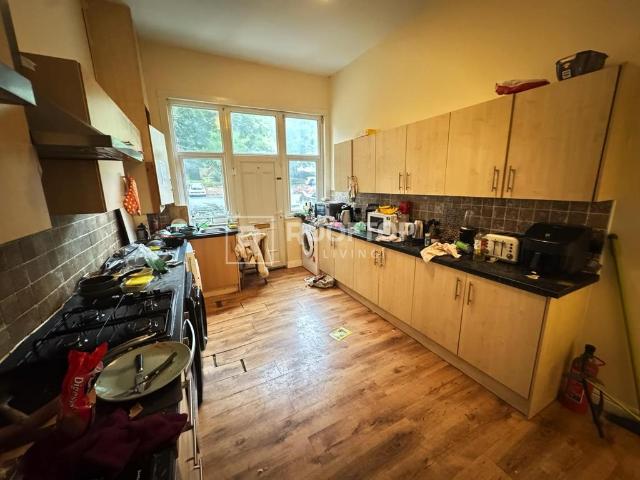 Moorland Avenue, Leeds LS6 9 bed house to rent £5,031 pcm £1,161 pw