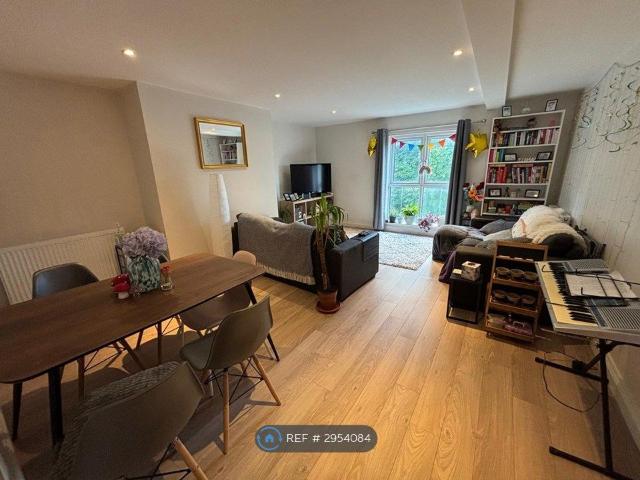 Moorland Hall, Leeds LS3, 2 bed flat to rent, £1,350 pcm | PrimeLocation