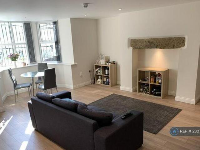 Moorland Hall, Leeds, 2 Bedroom Flat