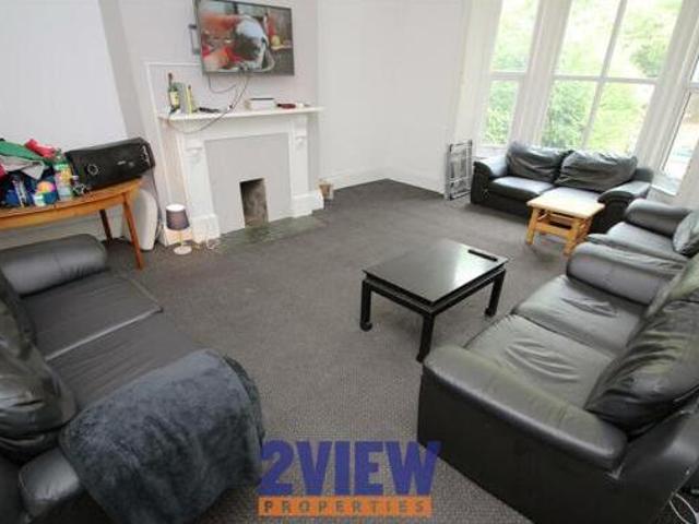 Moorland Road, Hyde Park, 10 Bedroom House