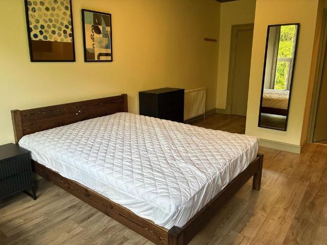 Moorland Road, Leeds LS6 Studio to rent £1,056 pcm £244 pw