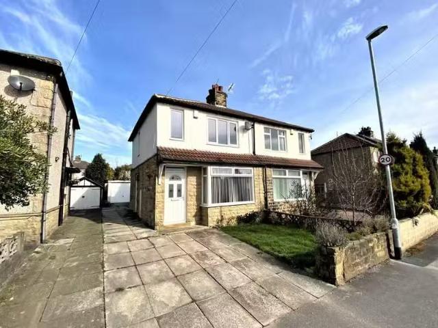 Moorland Road, Pudsey 2 bed semi detached house to rent £950.