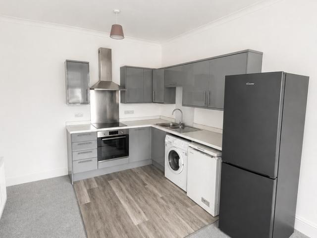 Moorland Road, Weston Super Mare BS23, 2 bed flat to rent, £975 pcm | PrimeLocation