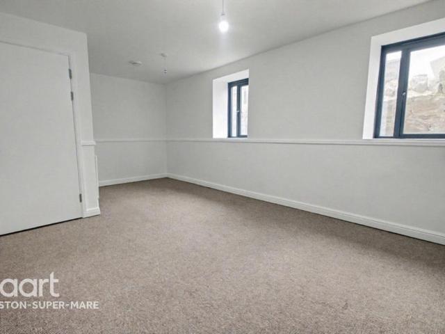 Moorland Road, Weston super Mare 2 bed flat to rent £1,000 pcm £231 pw