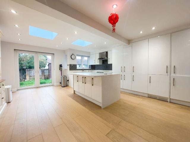 Moorlands Avenue, Mill Hill, London NW7, 4 bed terraced house to rent, £3,000 pcm | PrimeLocation