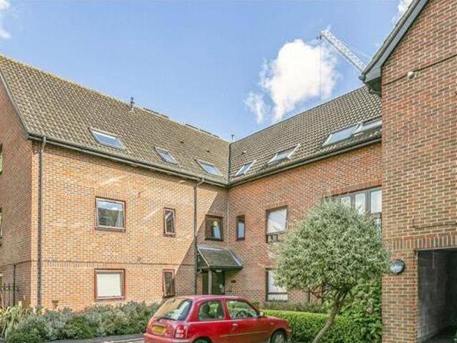 Moormede Crescent, The Oaks, Staines upon thames, 2 Bedroom Apartment