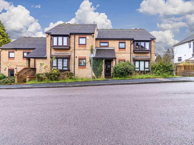 Moorside, Stratford Way, Hemel Hempstead, Hertfordshire HP3, 1 bed flat to rent, £1,150 pcm | PrimeLocation