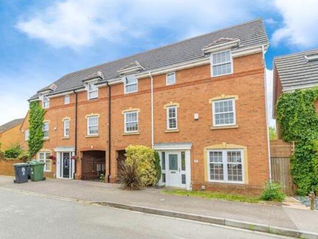 Moat Farm Close, Marston Moretaine, 5 Bedroom Semi detached