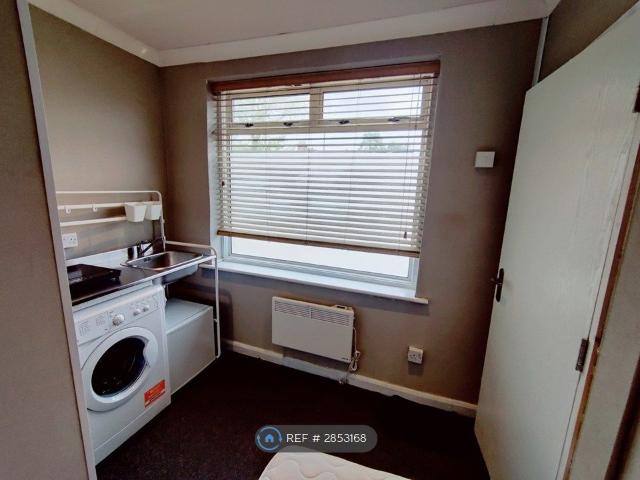 Moat Farm Road, London UB5, Studio to rent, £700 pcm | PrimeLocation