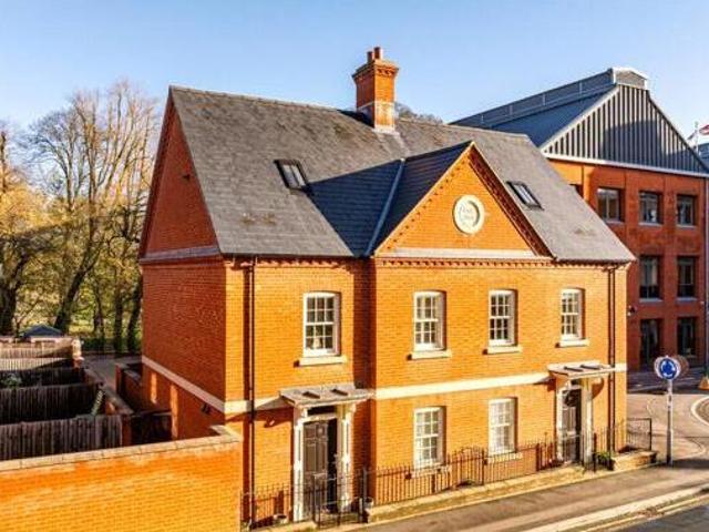 Moat Lane, Towcester, 4 Bedroom House