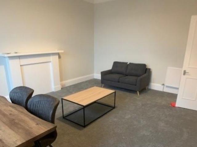 Moat Place, Edinburgh, EH14 1NY 4 bed flat to rent £2,900 pcm £669 pw
