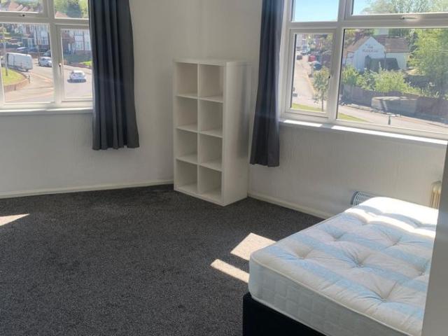Moat Road, Oldbury B68, 1 bed flat to rent, £950 pcm | PrimeLocation