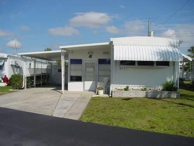 Mobile Home single wide that has features of a double wide for sale in Lakeland, Florida