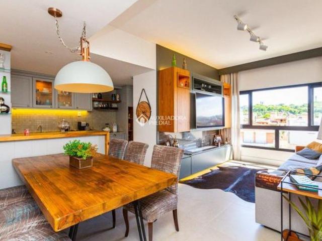 Mobiliado e com vista para o guaiba