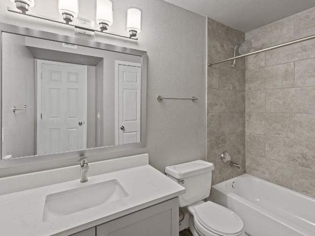 Modena 2 Bedroom Apartment for Rent at 815 N 52nd St, Phoenix, AZ 85008