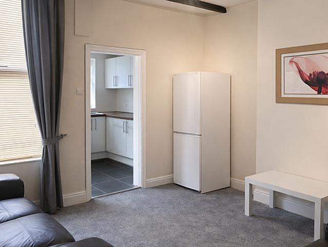 Modern 3 Bed, 1 Bath with Ample Storage