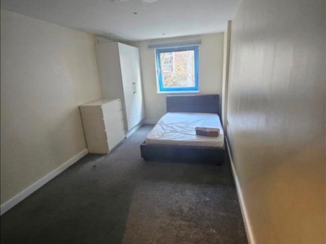 Modern 3 Bed Apartment in E16