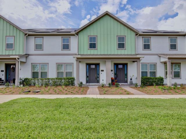 Modern 3 Bed Full 3 Bath Townhome with Gourmet Kitchen, 2 Car Garage & Resort Style Community Amenities – Saint Cloud! Available Now!