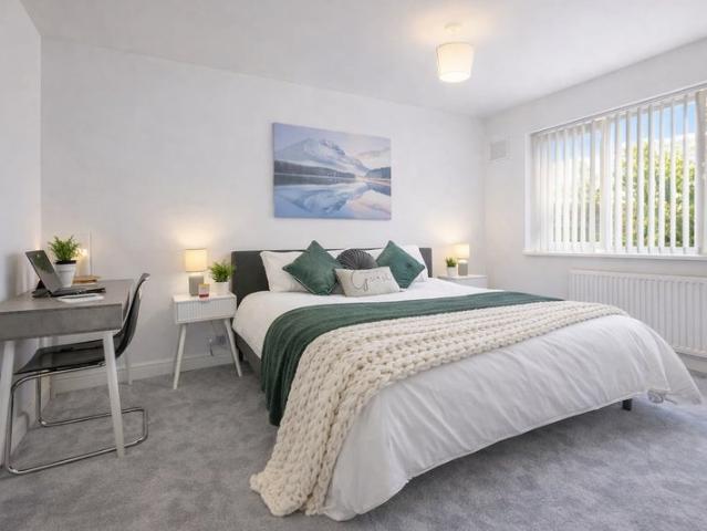 Modern 3 Bed House| NEC| Parking| WiFi