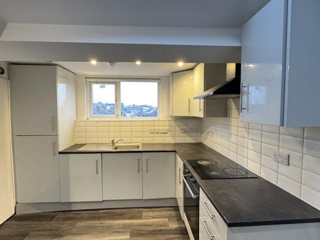Modern 3 Bed Split Level Flat – L8 4RD