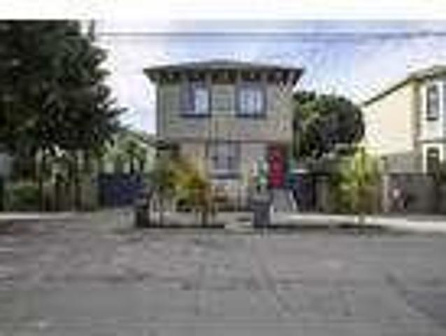 Modern 3 bedroom Oakland house