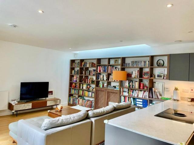 Modern 3 bedroom House North Greenwich [12]