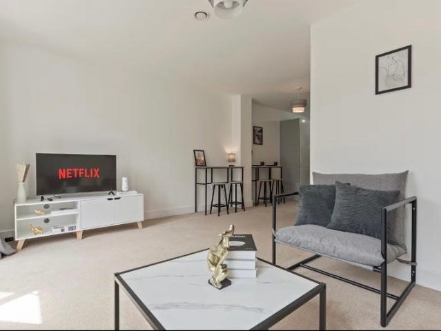 Modern 3 Bedroom|Sleeps Up to 6| Bills Included