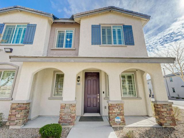 Modern 3 Bedroom Townhouse near Blue Diamond