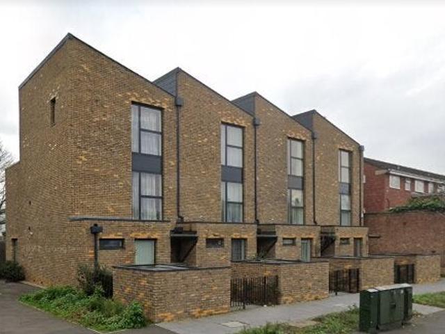 Modern 3 Double bed 2 bath townhouse+roof terrace