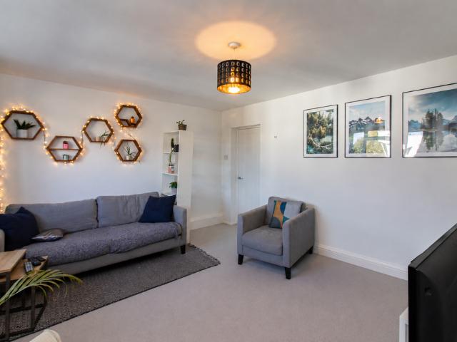 Modern 3 Double Bedroom Apartment in leafy Chiswick