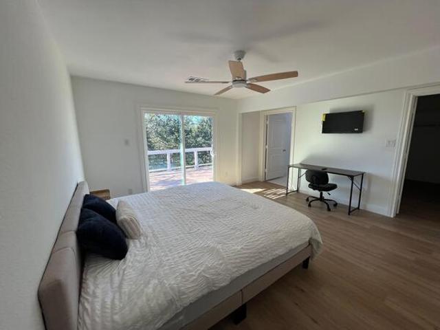 Modern 3 Story Home w/ Private Baths & Furnished Rooms – Clear Lake Shores Retreat