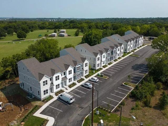 Modern 3bd/3a Townhouse just North of Nashville