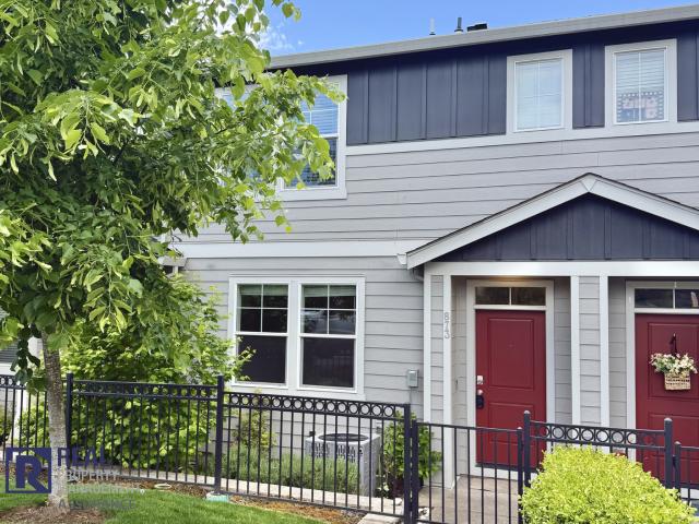 Modern 3BR/2.5BA Townhome in Cornelius – Bonus Loft, 2 Car Garage & Move In Ready!