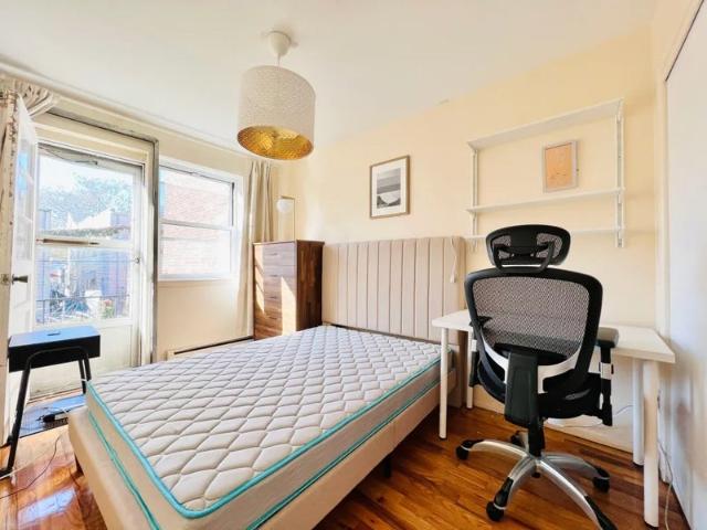 Modern 3BR near Manhattan 35th Avenue