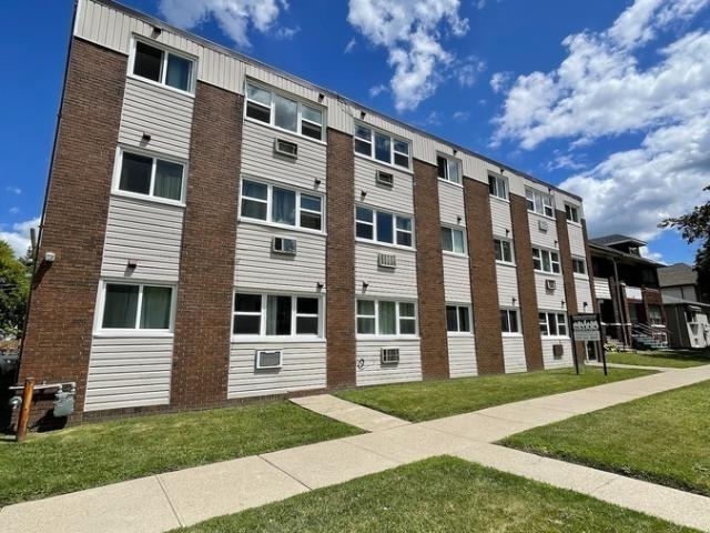 MODERN 1 BED/1 BATH MAIN FLOOR UNIT + HYDRO