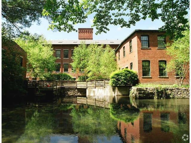 Modern 1 Bed 1 Bath Condo in Beacon Falls_PoolFitn