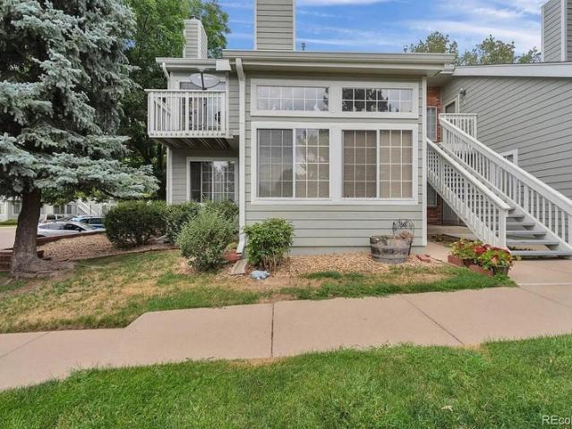 Modern 1 Bed Condo in Aurora | Available