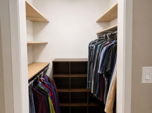Modern 1 Bed Condo in Falls Church | Available 07